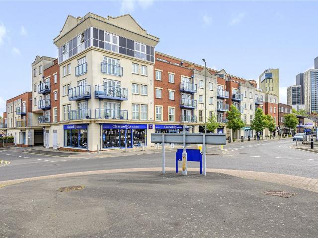 Metro Apartments, 101 Goldsworth Road, Woking GU21, 1 bed flat to rent, £1,325 pcm | PrimeLocation