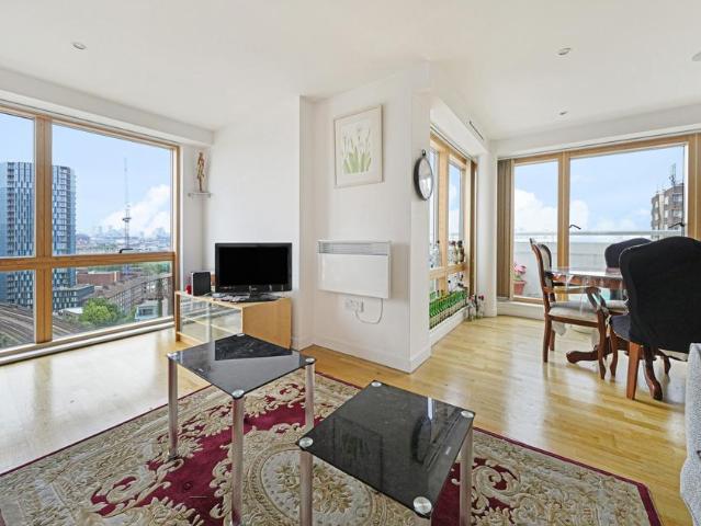 Metro Central Heights, 119 Newington. 3 bed flat to rent £4,000 pcm £923 pw