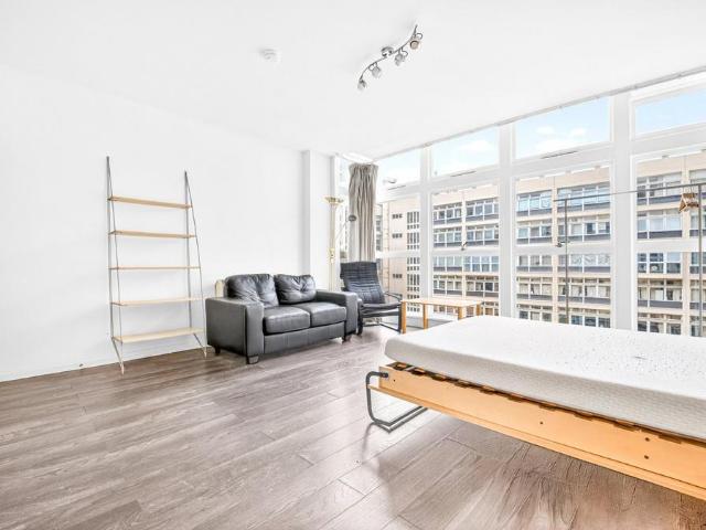 Metro Central Heights, 119 Newington. Studio to rent £2,000 pcm £462 pw