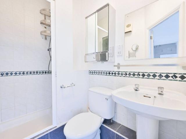 Metro Central Heights, Elephant And Castle, London SE1, 2 bed flat to rent, £2,600 pcm | PrimeLocation