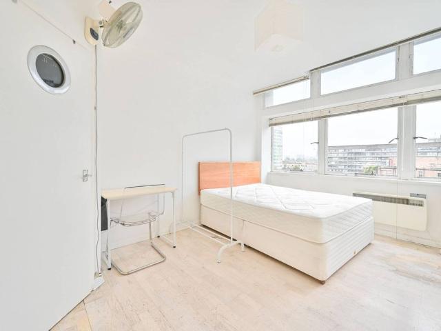 Metro Central Heights, Elephant And Castle, London SE1, 2 bed flat to rent, £3,850 pcm | PrimeLocation