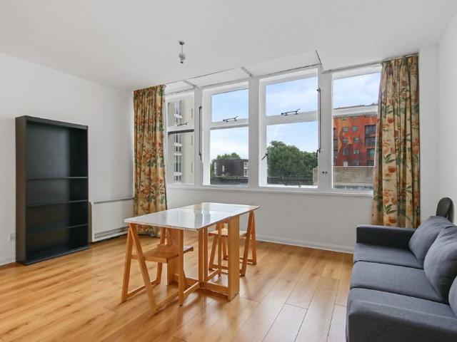 Metro Central Heights, Elephant And. 2 bed apartment to rent £2,535 pcm £585 pw