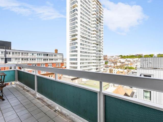 Metropole Court, Brighton 1 bed flat to rent £1,550 pcm £358 pw