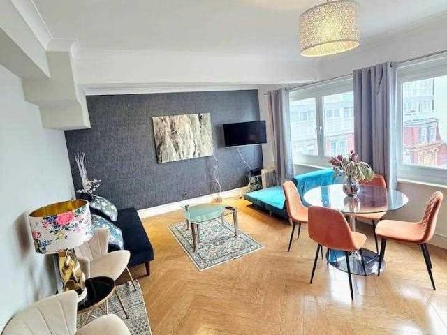 Metropole Court, Kings Road, Brighton 1 bed apartment to rent £1,950 pcm £450 pw