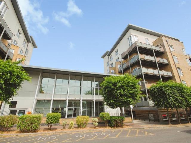 Metropolitan Station Approach, Watford WD18, 2 bed flat to rent, £1,875 pcm | PrimeLocation