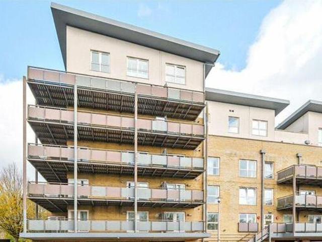 Metropolitan Station Approach, Watford, 2 Bedroom Apartment
