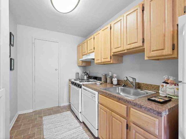 Metropolitan Wynnefield 2 Bedroom Apartment for Rent at 5000 Woodbine Ave, Philadelphia, PA 19131 Wynnefield