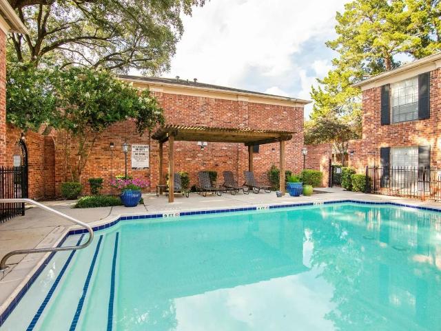 Meyerland on Braeswood 3 Bedroom Apartment for Rent at 5410 N Braeswood Blvd, Houston, TX 77096 Meyerland Area