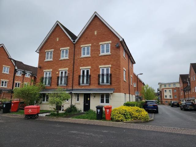 Meyers Close, Slough SL3, 5 bed town house to rent, £3,200 pcm | PrimeLocation