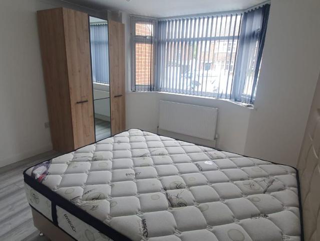 Meyrick Avenue, Luton, Bedfordshire LU1, Studio to rent, £575 pcm | PrimeLocation