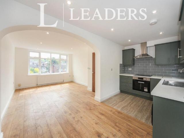 Meyrick Court, Meyrick Avenue, Luton. 2 bed flat to rent £1,150 pcm £265 pw