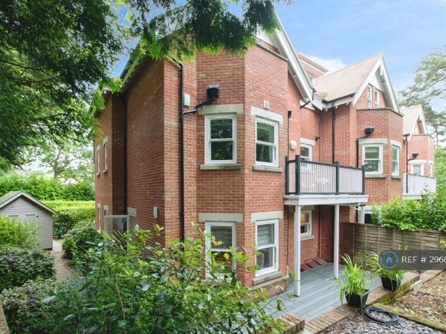 Meyrick Park Crescent, Bournemouth, BH3 2 bed flat to rent £1,950 pcm £450 pw