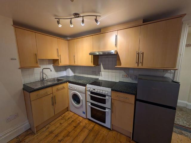 Mezzanine Studio flat Couples accepted
