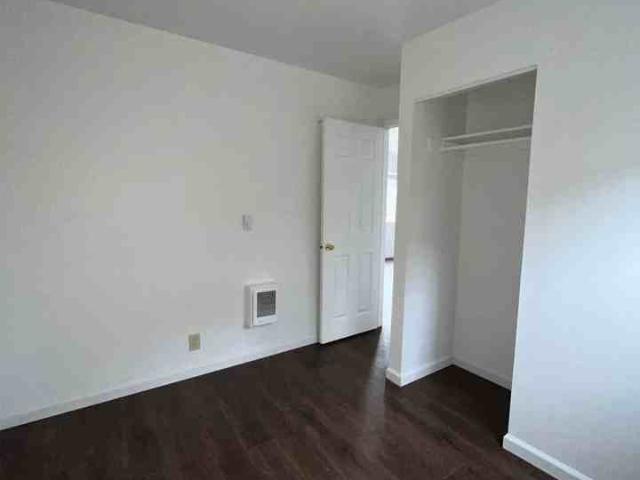 MF1419 B 2 Bedroom Apartment for Rent at 4642 Riverview Ave, West Linn, OR 97068 Sunset