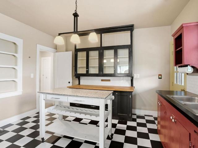 MF 43 Kelly Avenue 2 Bedroom Apartment for Rent at 3736 S Kelly Ave, Portland, OR 97239 Corbet Terwilliger Lair Hill