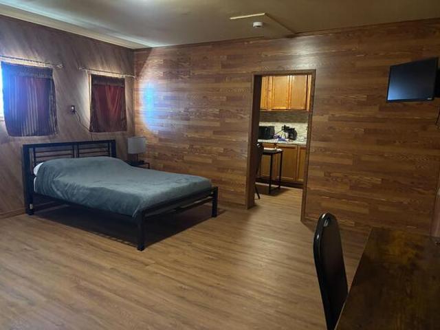 Mint Motel Spacious Room with Private Bathroom #16