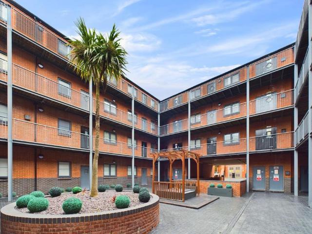 Mint Drive, Hockley 2 bed apartment to rent £1,150 pcm £265 pw