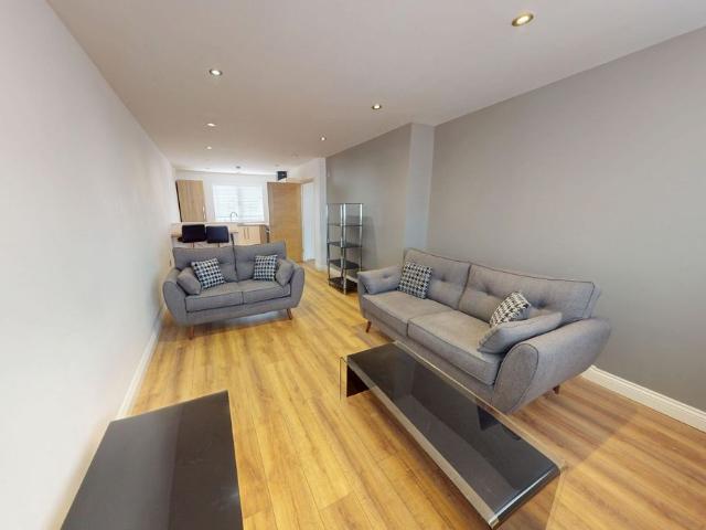 Mint Drive, Hockley B18, 2 bed flat to rent, £1,250 pcm | PrimeLocation