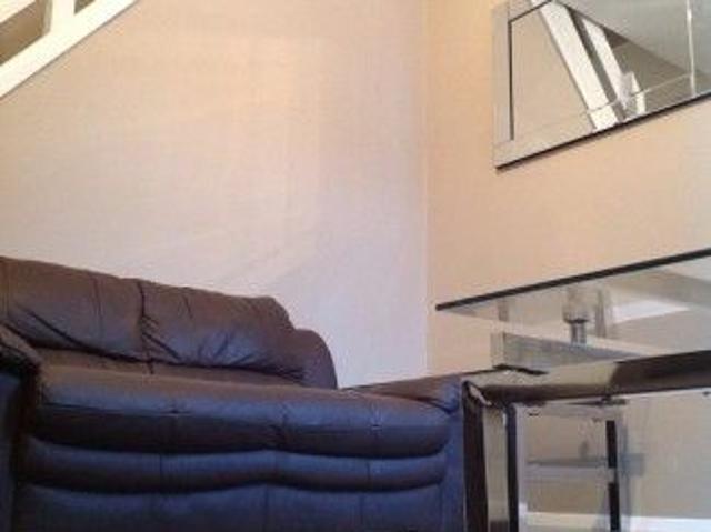 Mint 3 bed student house with upstairs bathroom and downstairs toilet