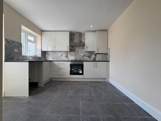 Minterne Waye, Hayes UB4, 4 bed semi detached house to rent, £3,000 pcm | PrimeLocation