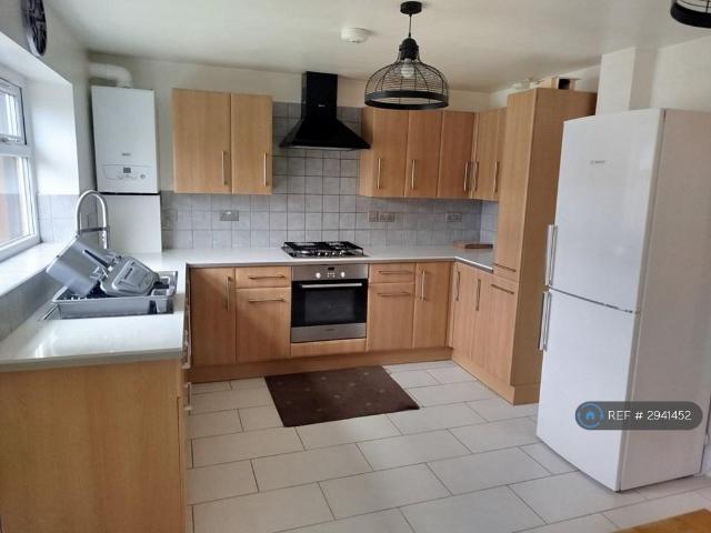 Minterne Waye, Hayes, UB4 3 bed terraced house to rent £2,350 pcm £542 pw