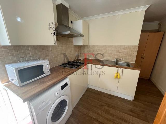 Minterne Ave, Norwood Green, UB2 Studio to rent £1,000 pcm £231 pw