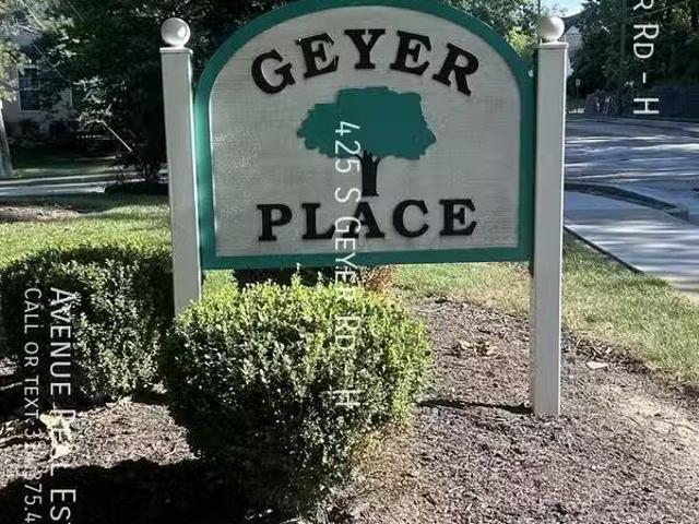 Minutes from Downtown Kirkwood 425 S Geyer Rd #H