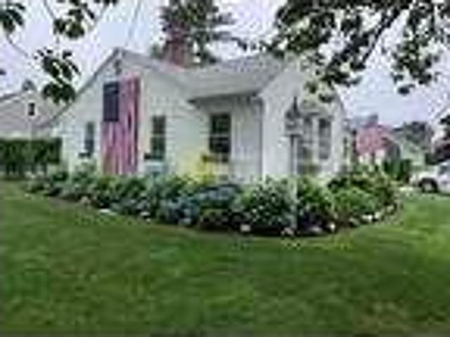 Minutes walk to Chatham 2 bedrooms home
