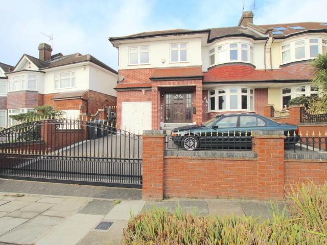 Minchenden Crescent, London 4 bed semi detached house to rent £4,300 pcm £992 pw