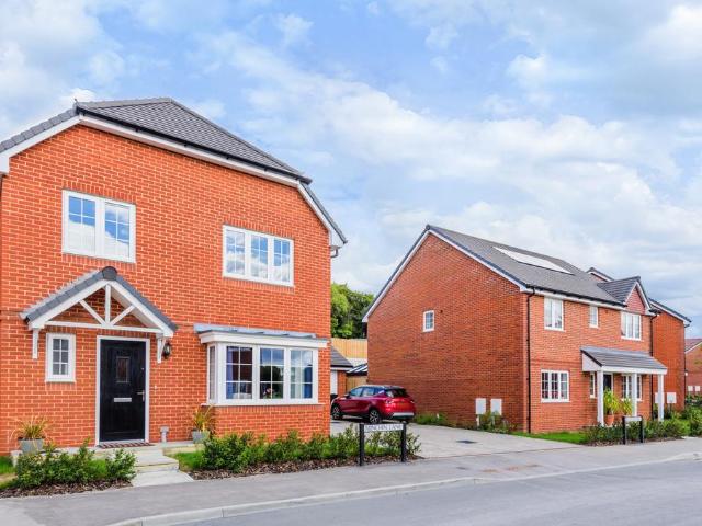 Minchin Lane, Hampshire GU34 4 bed detached house to rent £2,600 pcm £600 pw