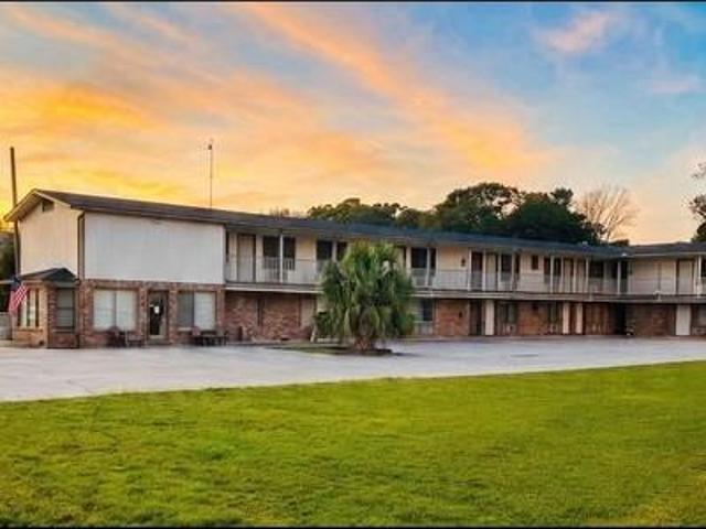 Mineola Motel Studio Apartment for Rent at 1505 Highway 17, Little River, SC 29566