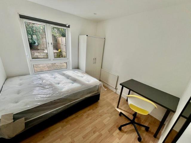 Minerva Close, London SW9, Room to rent, £900 pcm | PrimeLocation