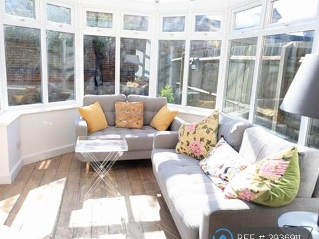Minerva Crescent, Portsmouth, PO1 4 bed terraced house to rent £3,250 pcm £750 pw