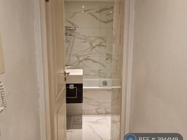 Minerva Lodge, London, SE3 1 bed flat to rent £1,600 pcm £369 pw