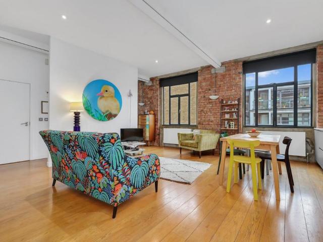 Minerva Street, London, E2 1 bed apartment to rent £2,500 pcm £577 pw