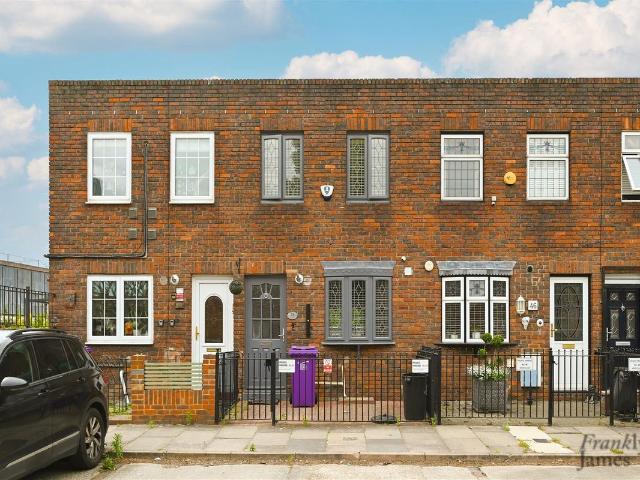 Ming Street, London E14, 3 bed terraced house to rent, £2,500 pcm | PrimeLocation