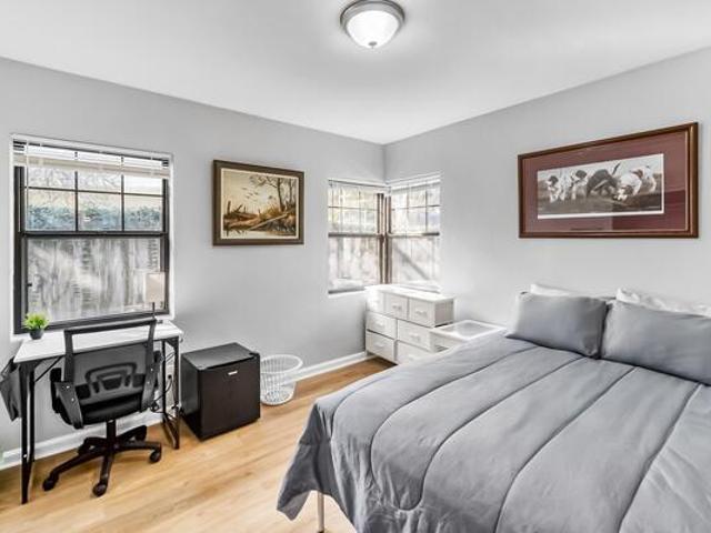 Mini Fridges and Work Desks Fully Renovated in February 2025 Near Jacksonville University Bus Line 19 and 50 within Walking Distance