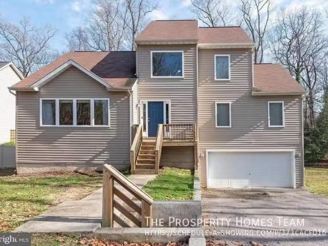 Minimalist Single Family House in Pasadena, MD 327 N Ferry Po.