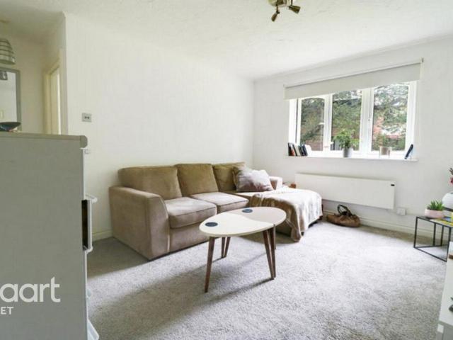 Minley Grove, Fleet 1 bed apartment to rent £1,195 pcm £276 pw