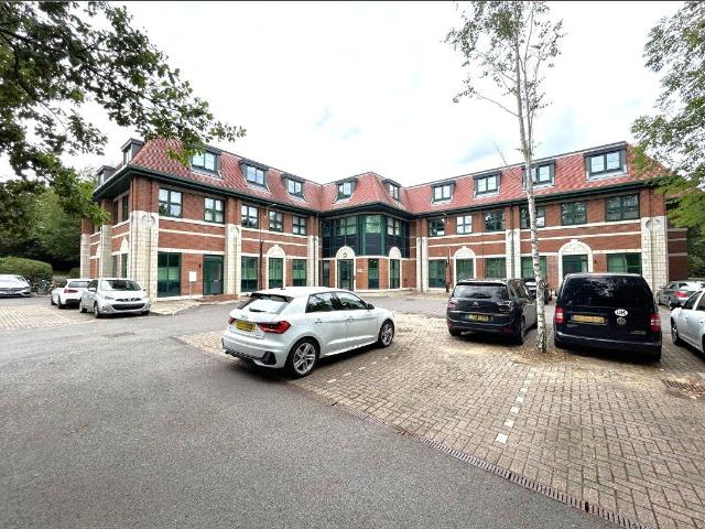 Minley Road, Fleet, Hampshire GU51, 1 bed flat to rent, £1,250 pcm | PrimeLocation