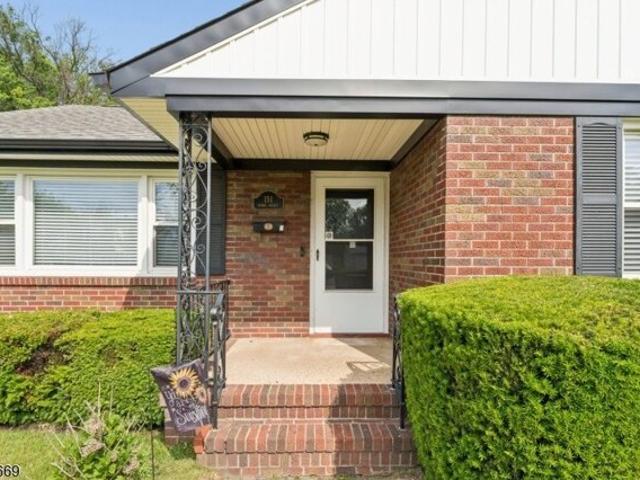 Minna Ave, Woodbridge, Home For Sale