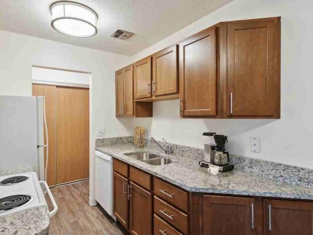 Minnehaha Manor Studio Apartment for Rent at 6904 10th St N, Maplewood, MN 55128 Maplewood Oakdale