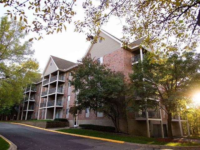 Minnetonka Hills Apartments 2 Bedroom Apartment for Rent at 2828 Jordan Ave S, Minnetonka, MN 55305