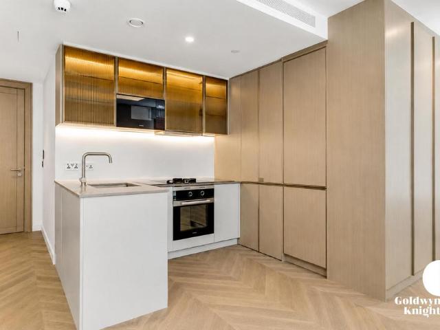 Minories, London EC3N 1 bed flat to rent £2,600 pcm £600 pw