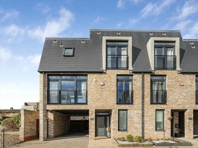Minotaur Drive, Barnet, 4 Bedroom End