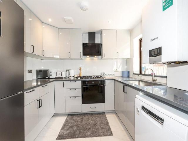 Minster Road, London, NW2 5 bed terraced house to rent £4,300 pcm £992 pw