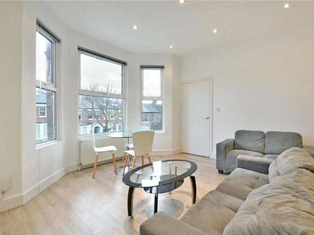 Minster Road, London NW2, 3 bed flat to rent, £2,600 pcm | PrimeLocation