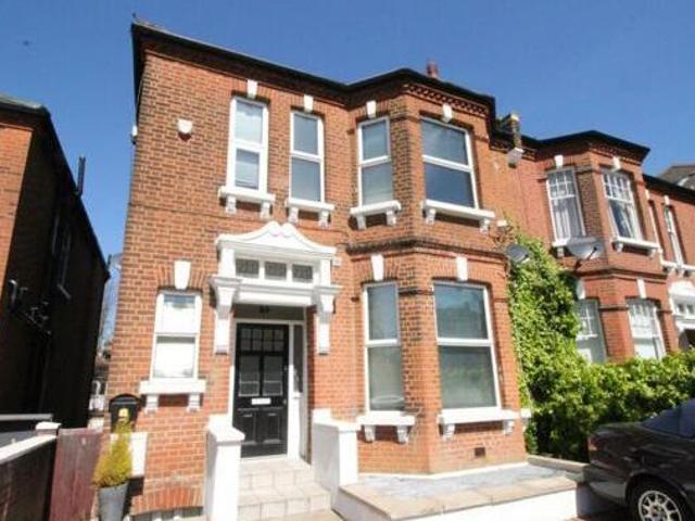 Minster Road, West Hampstead, 2 Bedroom Flat