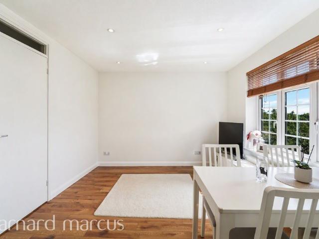 Minstrel Gardens, Surbiton