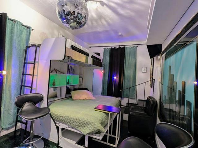 miami disco art motel